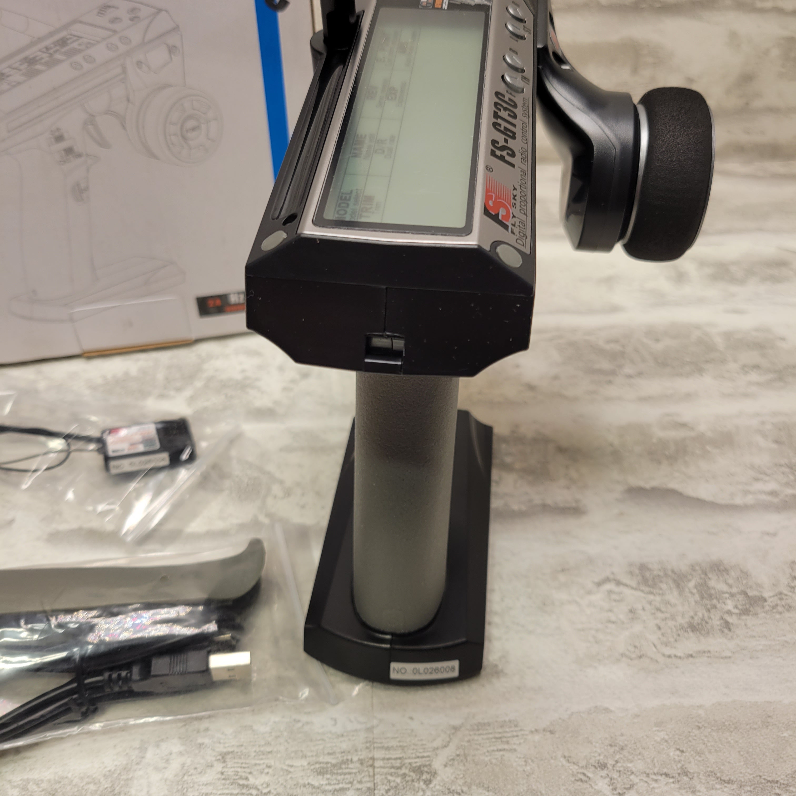 FlySky FS-GT3C 2.4G 3-Channel Transmitter with GR3E Receiver for RC Ca