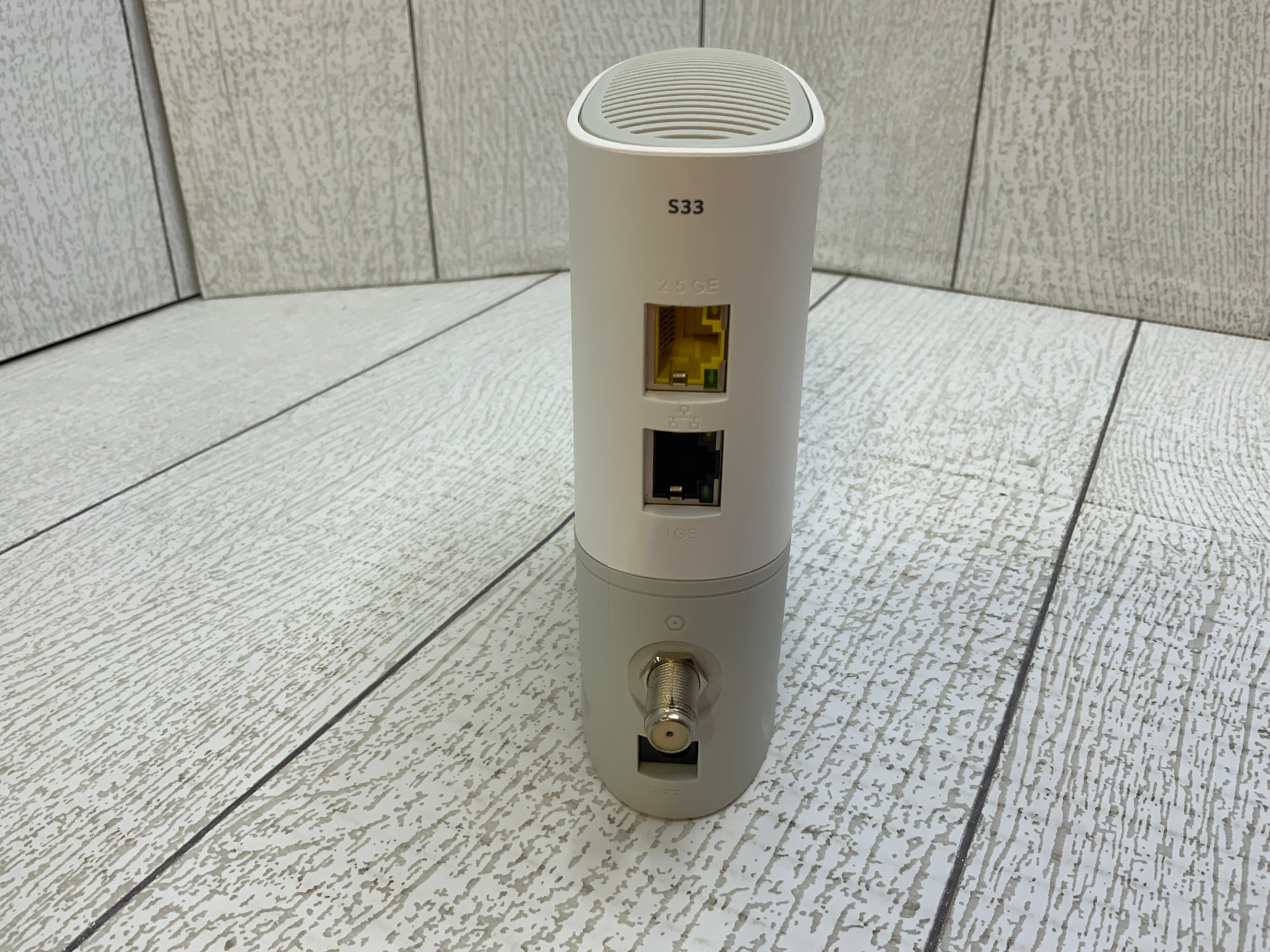 ARRIS Surfboard S33 DOCSIS 3.1 Multi-Gigabit Cable Modem