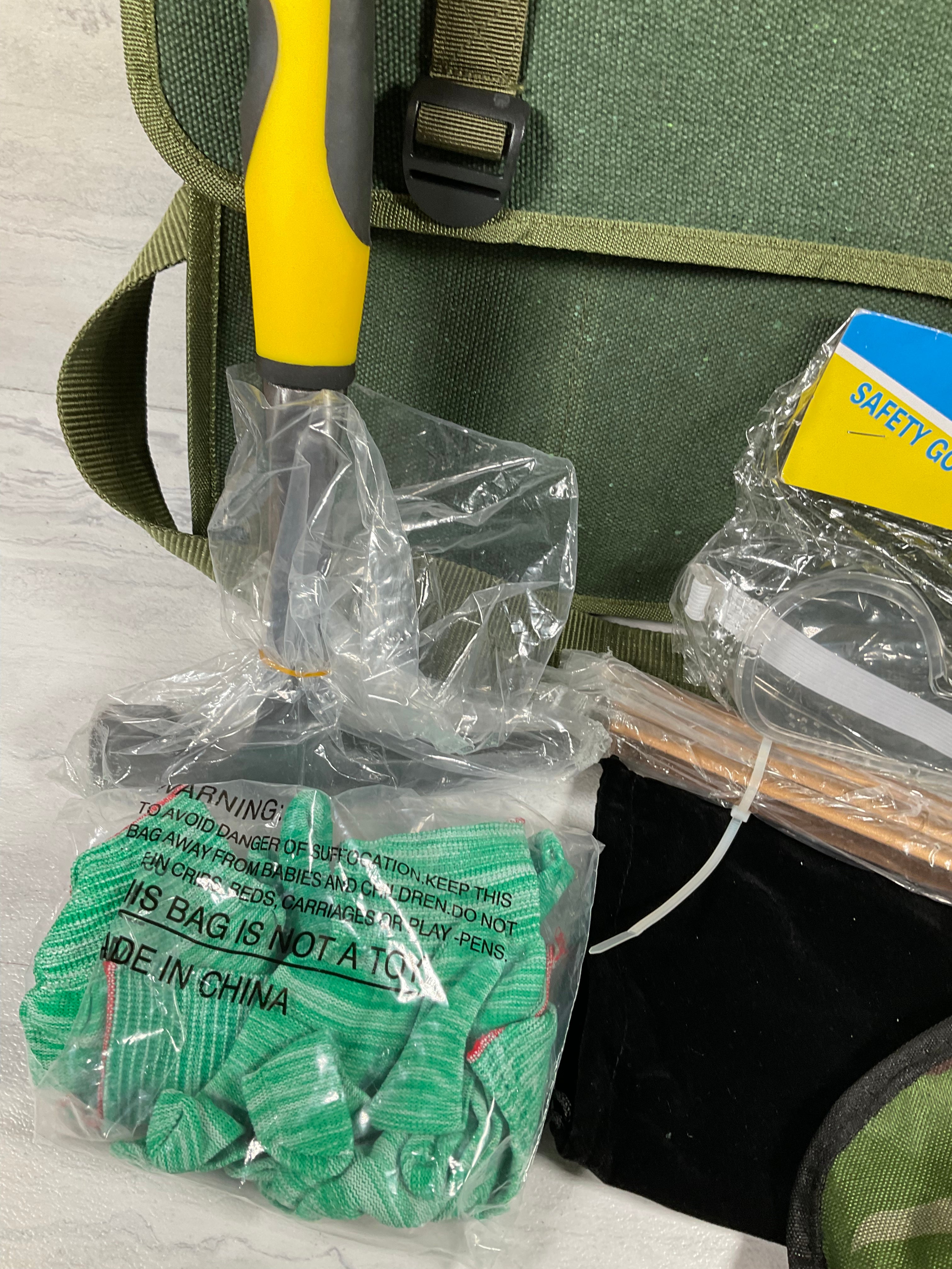 Rockhounding Geology Hammer Tool, Rock Pick Axe, 3 PCS Digging Chisels