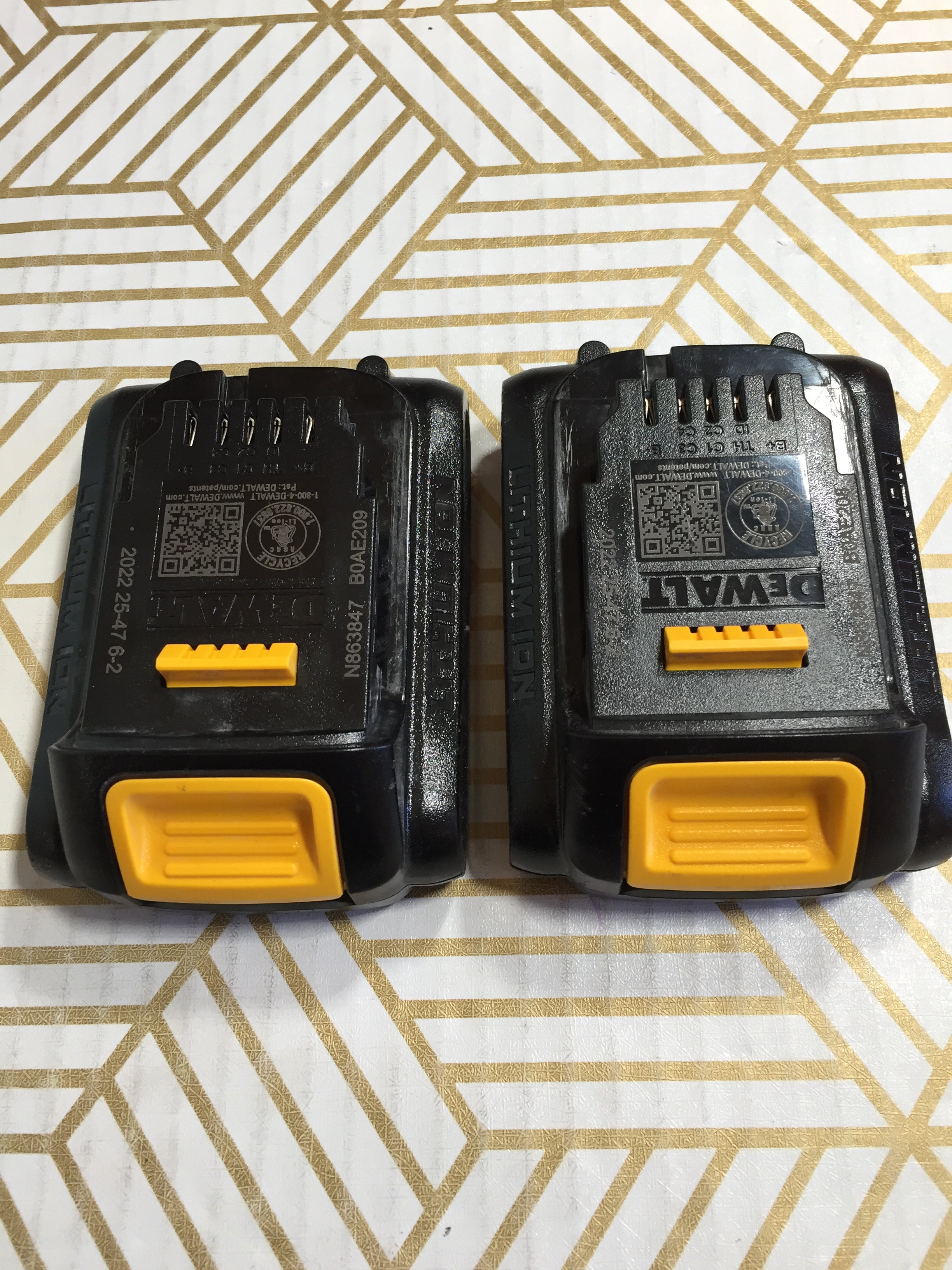 Genuine DEWALT DCB201 20V 1.5Ah Battery Packs - 2 Pack