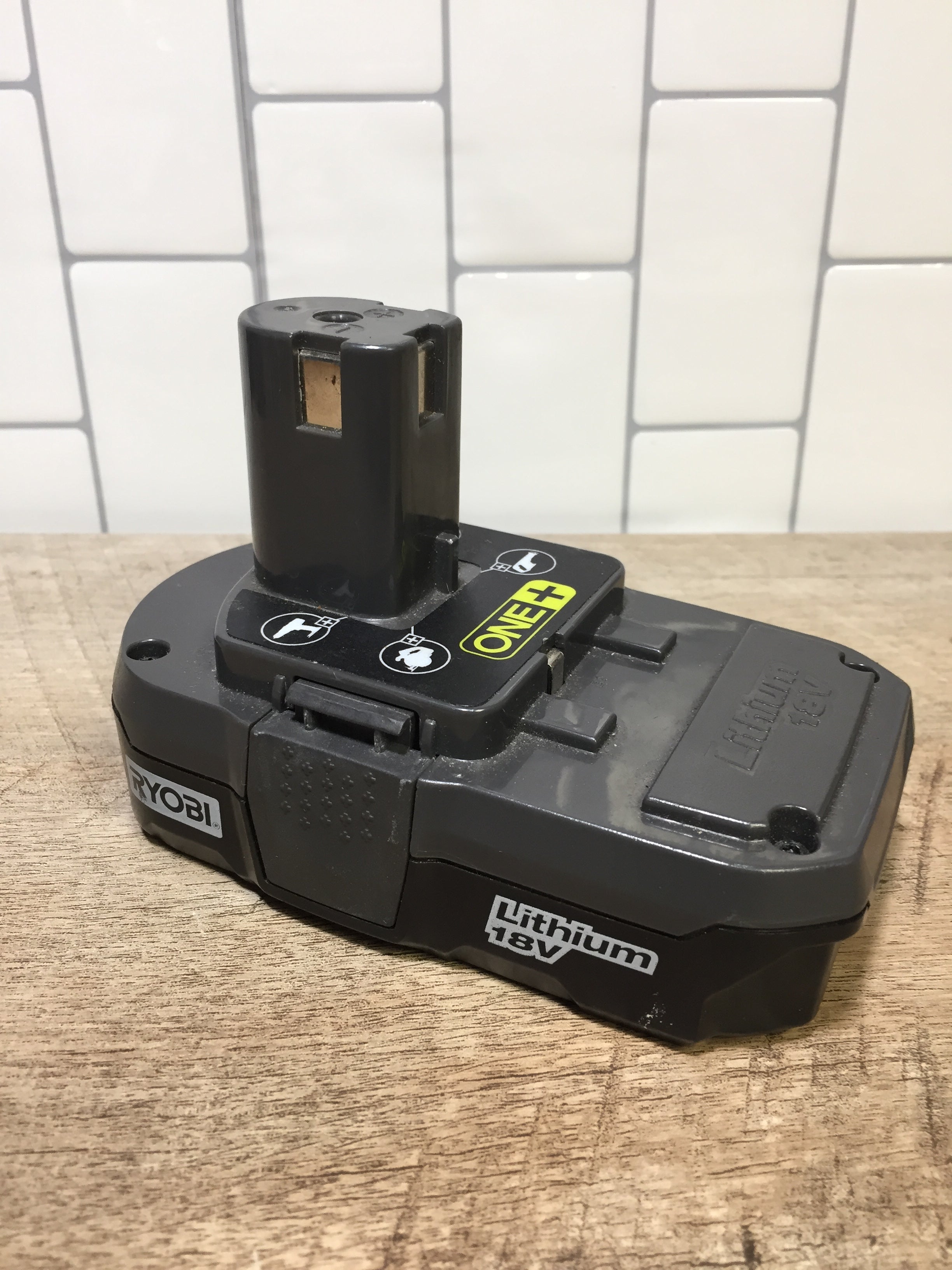 RYOBI P102 ONE+ 18V Compact Lithium-Ion Battery Pack