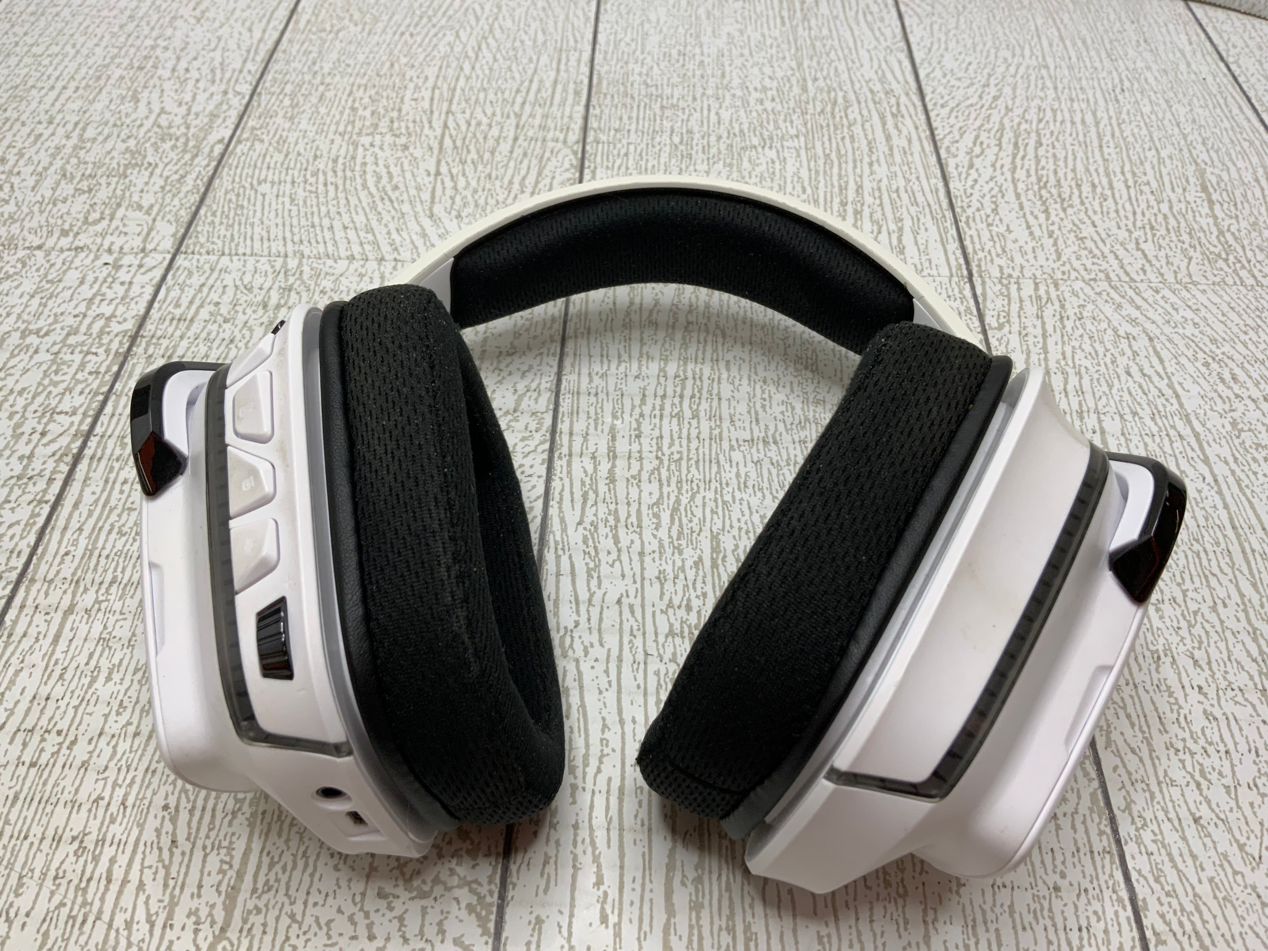 Logitech G933 Lightspeed Gaming Headset with Suspension Headband