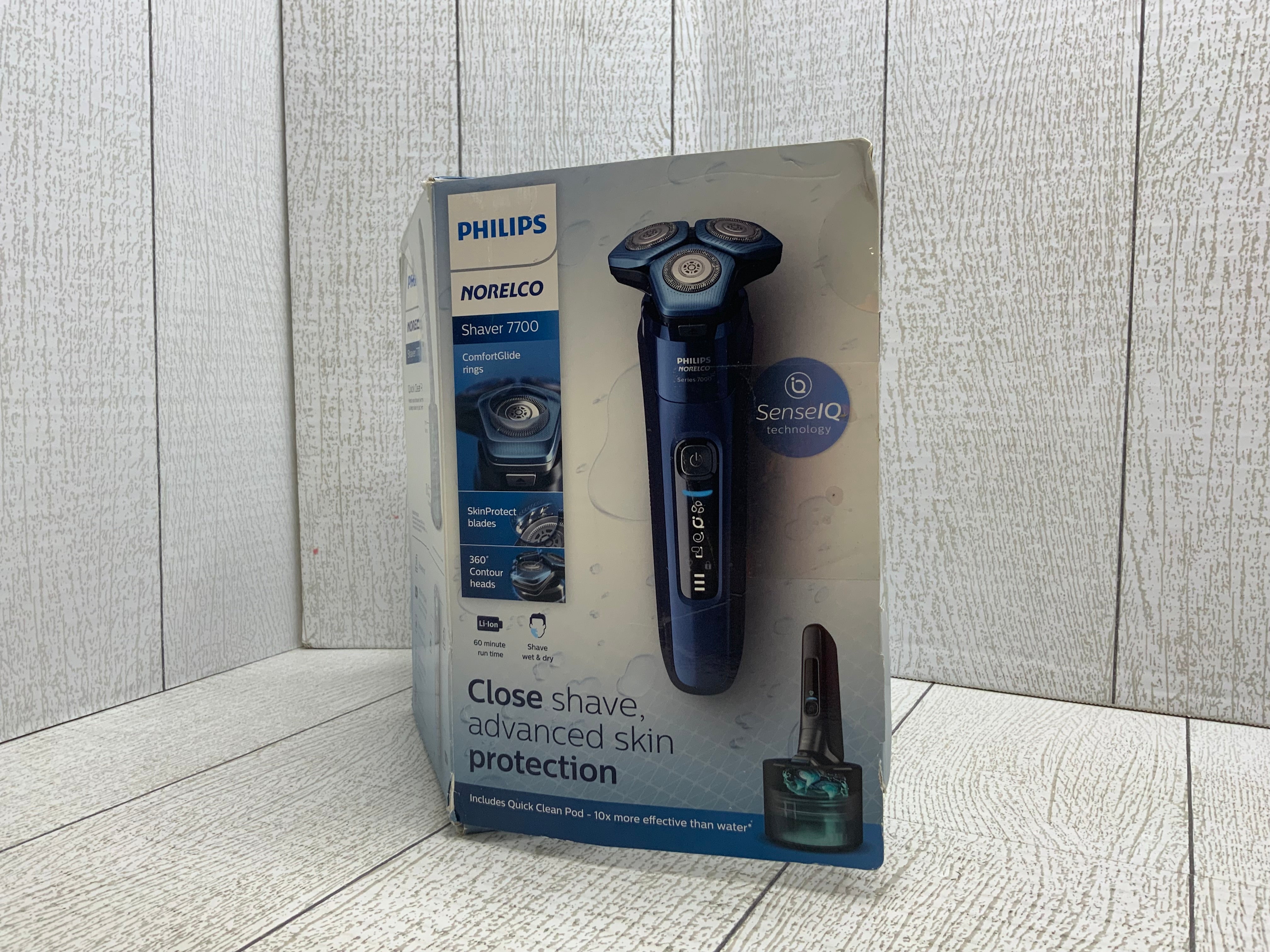 Philips Norelco Shaver 7800, Rechargeable Wet & Dry Electric Shaver
